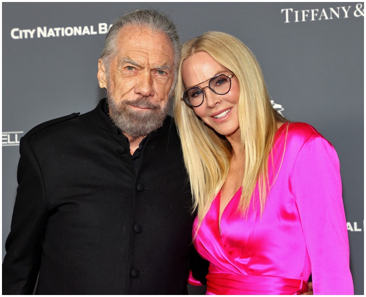 Phú ông đặc biệt Từ cậu bé nghèo hèn lang thang bán báo thành ông trùm ...