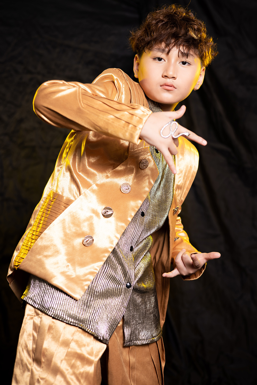 “Soái ca” nhí đa tài Vũ Ngọc Trọng Phương đắt show mùa Tết