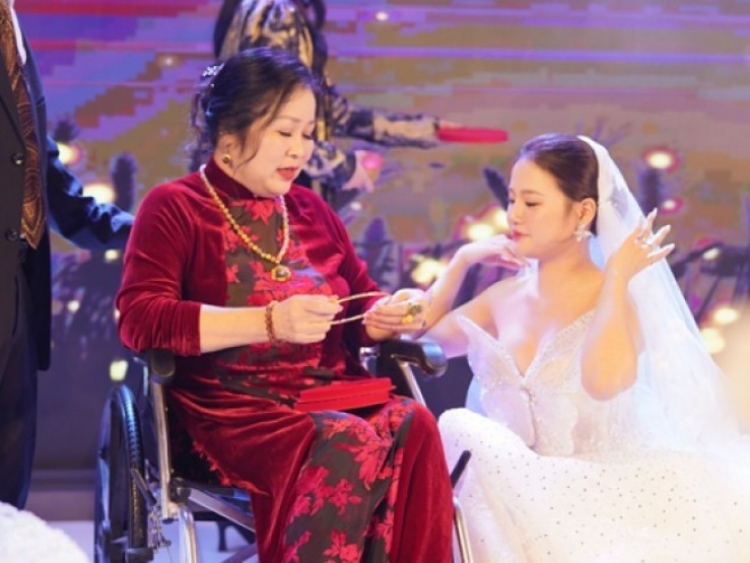 Đám Cưới Yanbi Mẹ Chú Rể đi Xe Lăn Lên Lễ đường Trao Sính Lễ Cho Con Dâu