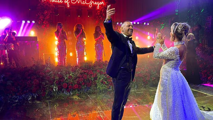 McGregor tự nhận có họ hàng với cô Kim siêu vòng 3, phải cưới chạy vì ...