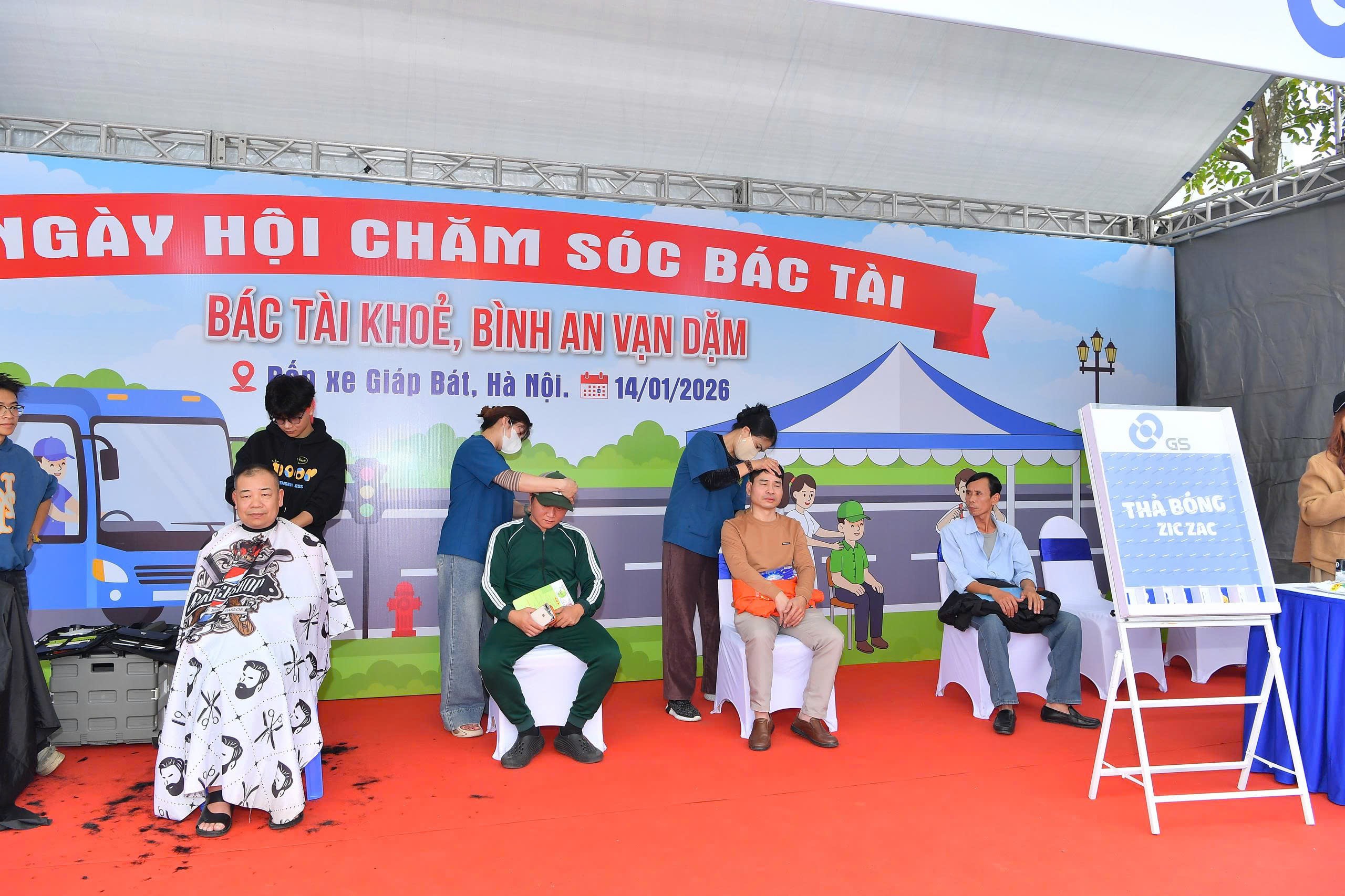 “Ắc quy GS mang ‘Ngày hội chăm sóc bác tài’ đến Bến xe Giáp Bát sau ...