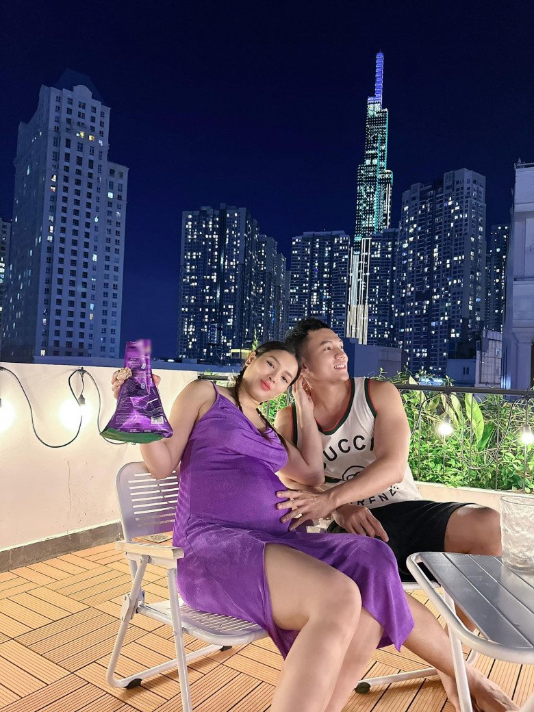 Trời nắng nóng, Phương Trinh Jolie được chồng thiết kế sân thượng cho vợ bầu hóng mát