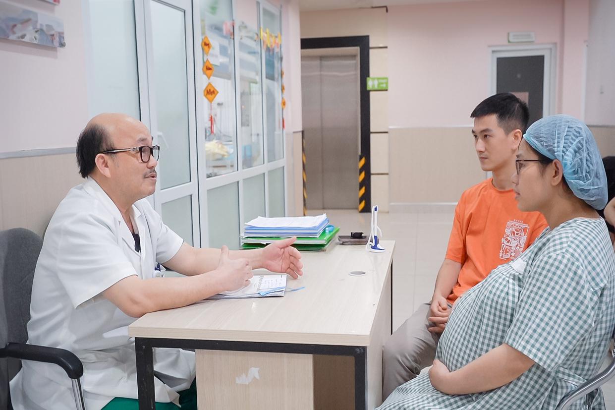 Bệnh viện Đa khoa Bảo Sơn mổ lấy thai thành công cho sản phụ mắc hội ...