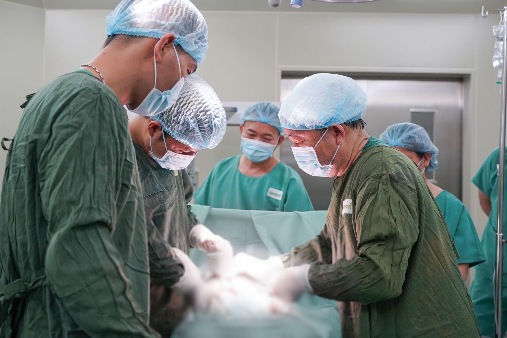 Bệnh viện Đa khoa Bảo Sơn mổ lấy thai thành công cho sản phụ mắc hội ...