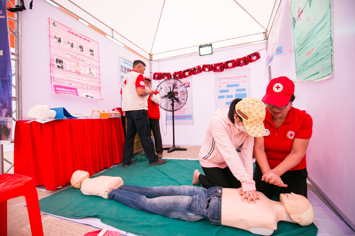 Coca-Cola Việt Nam và Mạng lưới người thu gom hỗ trợ người thu gom rác ...