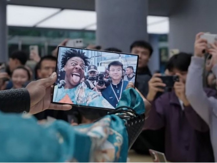 Hiện tượng YouTube IShowSpeed phát cuồng vì Huawei Mate XT