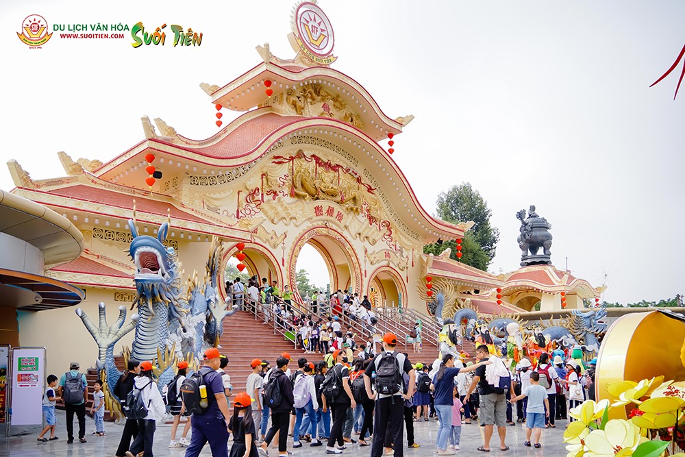 Suối Tiên rộn ràng Lễ 304 Giải nhiệt Biển Tiên Đồng, khám phá vườn nho ...