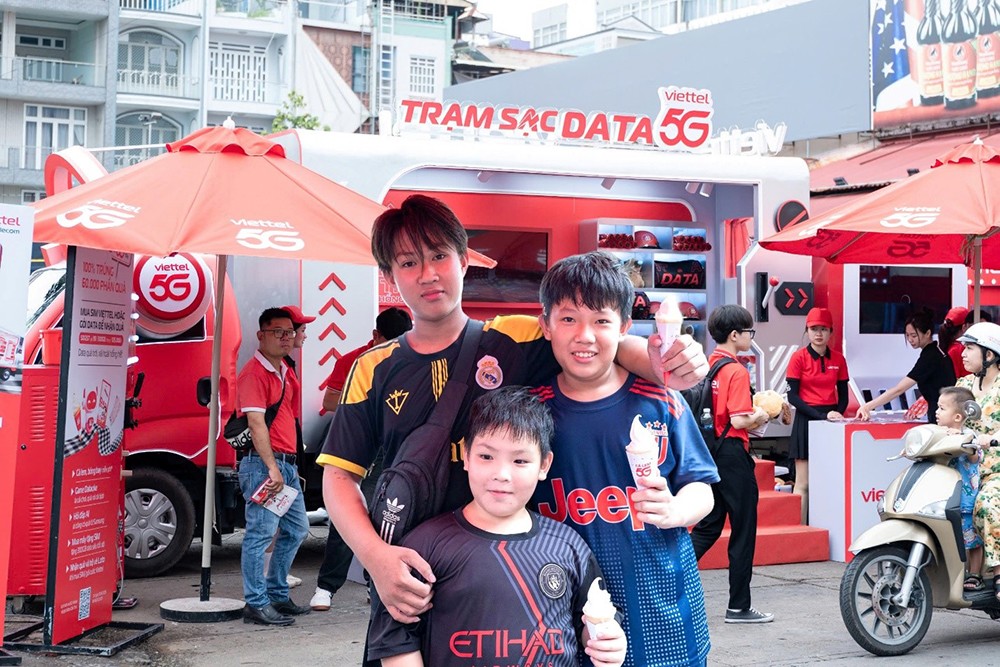 Viettel gây sốt miền Tây bằng cà lem, lotoshow và gói cước 300GB