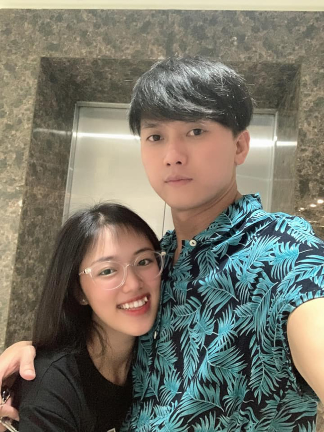 Vợ Quách Ngọc Tuyên lộ nhan sắc thật qua camera thường chẳng kém cạnh Nhã Phương