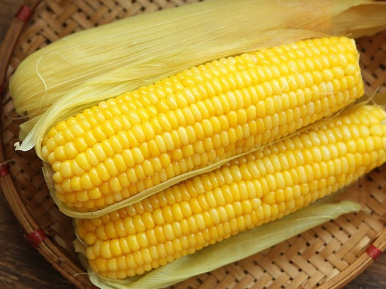 Ngô mua nhiều ăn không hết để ngăn đá hay luộc rồi mới cất, bất ngờ với ...