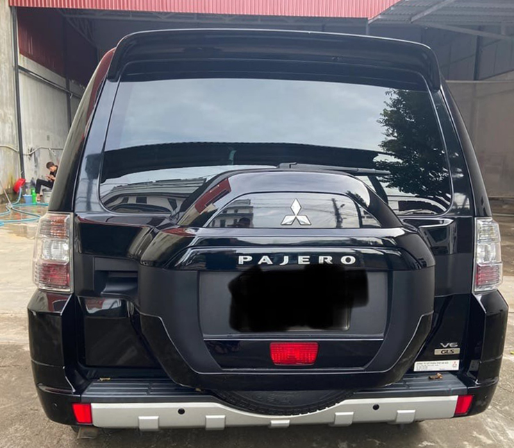 Mitsubishi Pajero đời 2016 nhập Nhật rao bán trên sàn xe cũ giá tiền tỷ