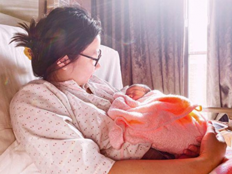 8 năm hiếm muộn, phút được ôm con sinh non vào lòng, người mẹ 2 tử cung ...