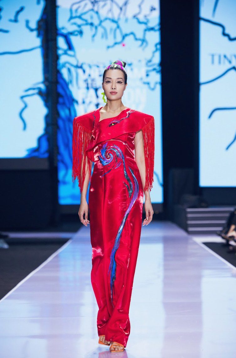 Quán quân The Face xuất thần trong thiết kế ý tưởng từ đóa hoa vùng núi