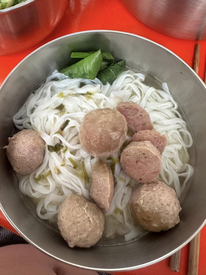 Chàng Hiều Bỗng dưng muốn khóc được vợ xinh đẹp nấu cho cơm canh dân dã ...