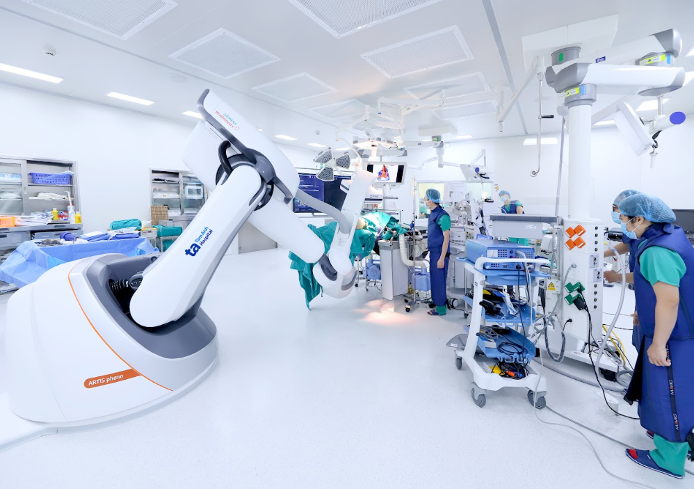 Giữa “rừng” công nghệ triển lãm, siêu robot “cứu người” của BV Tâm Anh ...