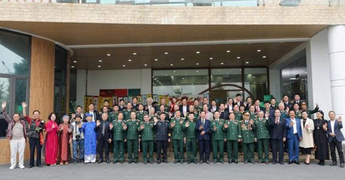 Cuộc gặp gỡ đặc biệt tại KCN Nam Cầu Kiền nhân 81 năm Ngày thành lập ...