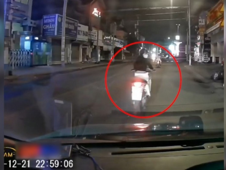 Clip Va chạm ô tô, cô gái khiến tài xế “đứng tim” rồi bất ngờ với cách ...